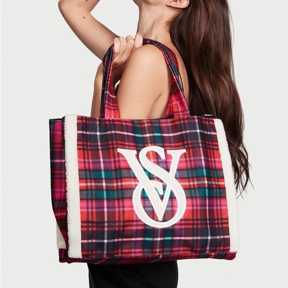 Victoria's Secret | Bags | Victoria Secret Limited Edition 222 Holiday ...